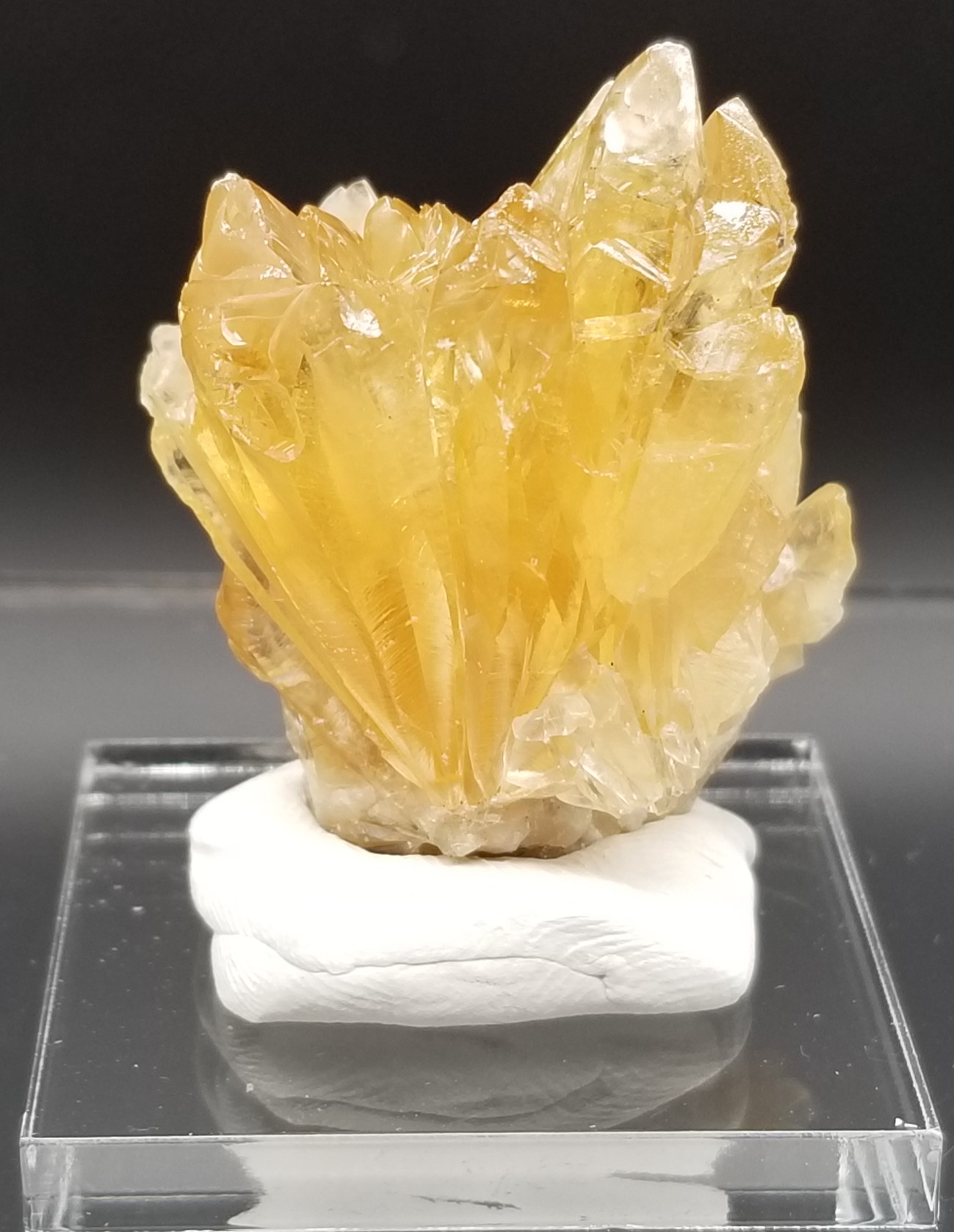 Calcite Crystals from the Fort Drum Crystal Mine - Gem and Mineral ...